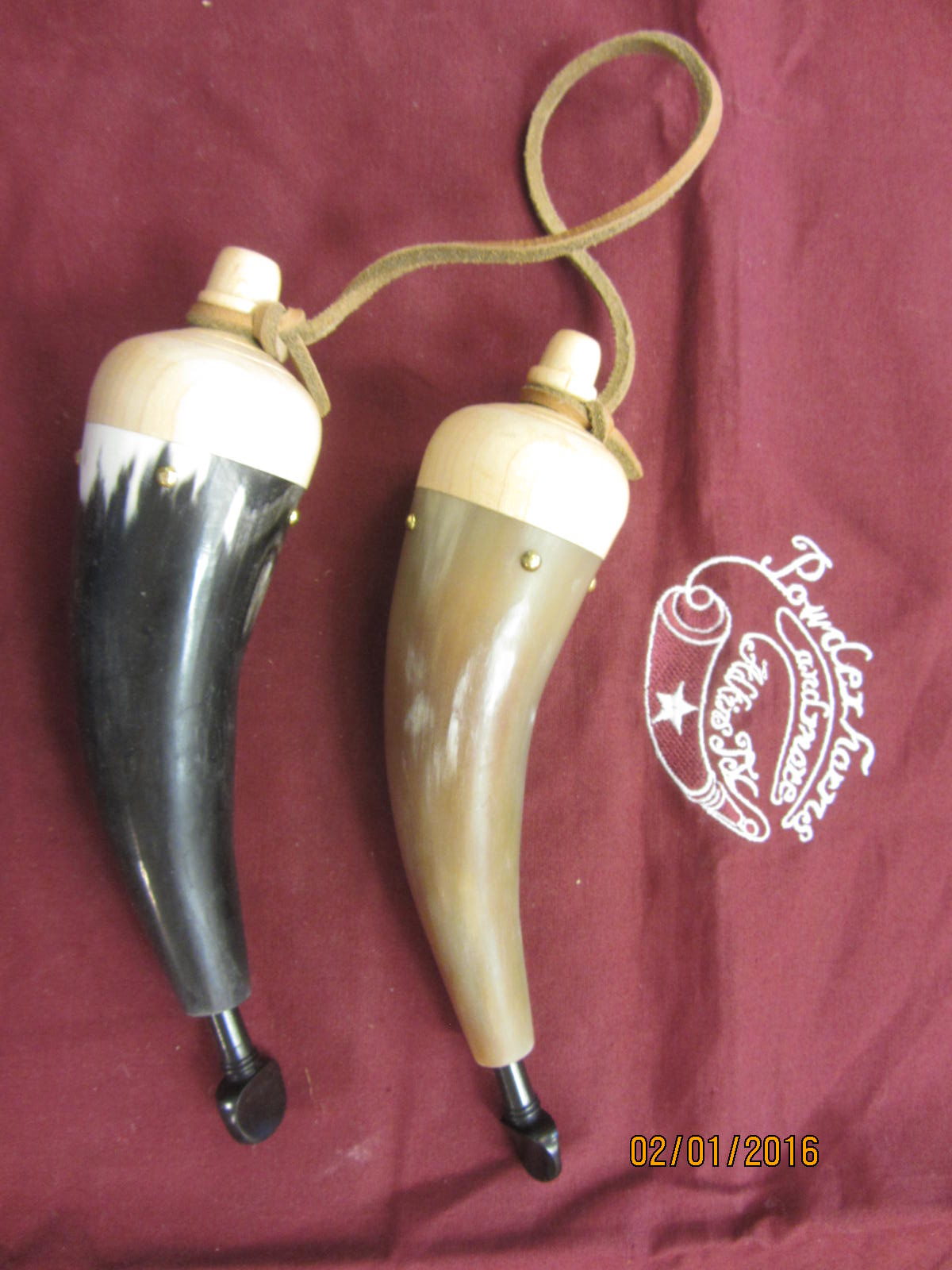 Cureton Large Salt and Pepper Horn Set - Powderhorns and More